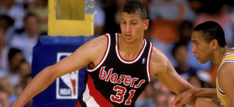 Sam Bowie, la mauvaise pioche draftée devant Michael Jordan en 1984 ...