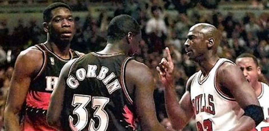 La séance Trash Talking de Michael Jordan et Dikembe Mutombo en 1991 et ...
