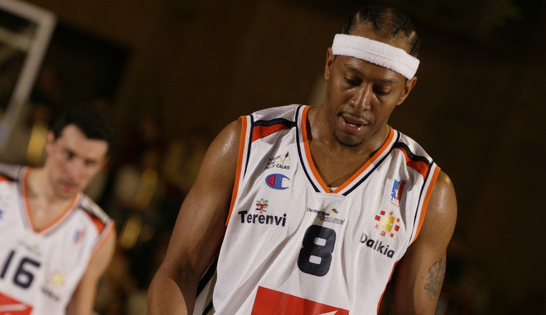 Danny Strong, le scoreur du New Jersey de Gravelines (2000-2005 ...