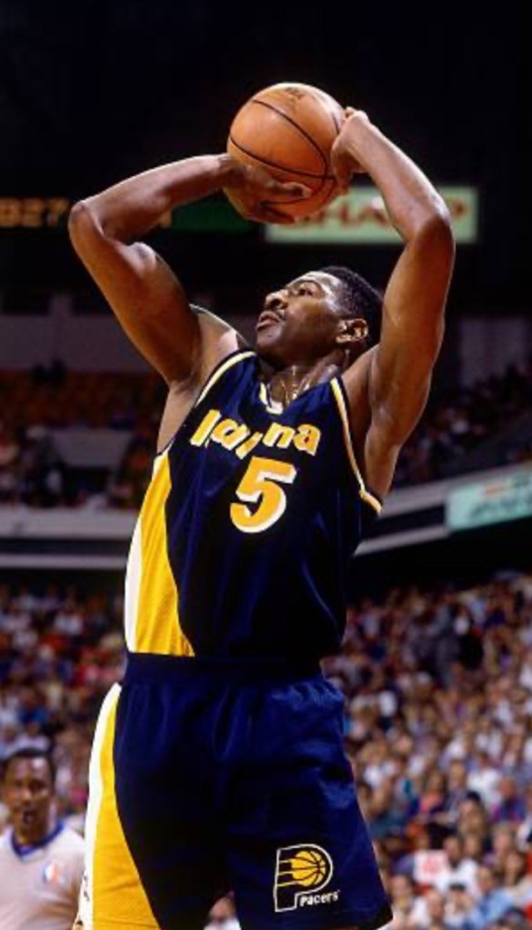 [Portrait] Sam Mitchell, le Parcours du Loup. – Basket Retro