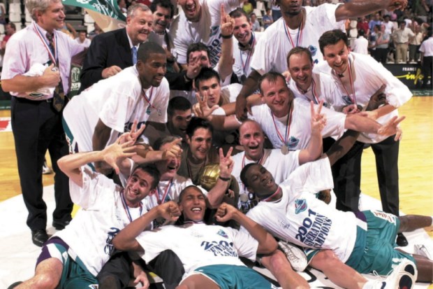 [Portrait] Roger Esteller, plus qu’un joueur. – Basket Retro